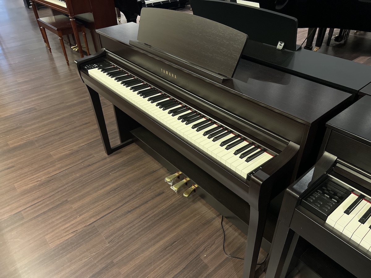 Yamaha CLP-745 Digital Piano